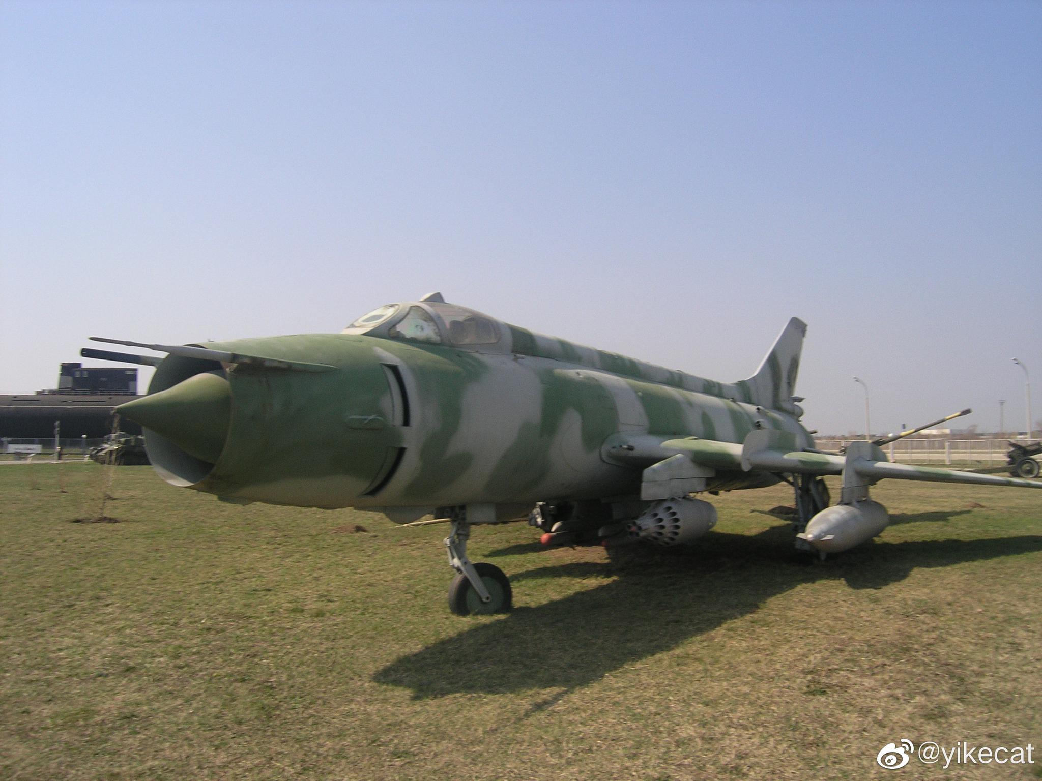 Сухой Су-17M（C-32M）/Sukhoi Su-17M（S-32M）歼击轰炸机|歼击轰炸机|副油箱|角_新浪新闻