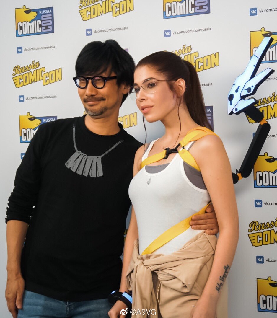 小岛秀夫近日参加了俄罗斯莫斯科的comiccon展会，并晒出了一些合影