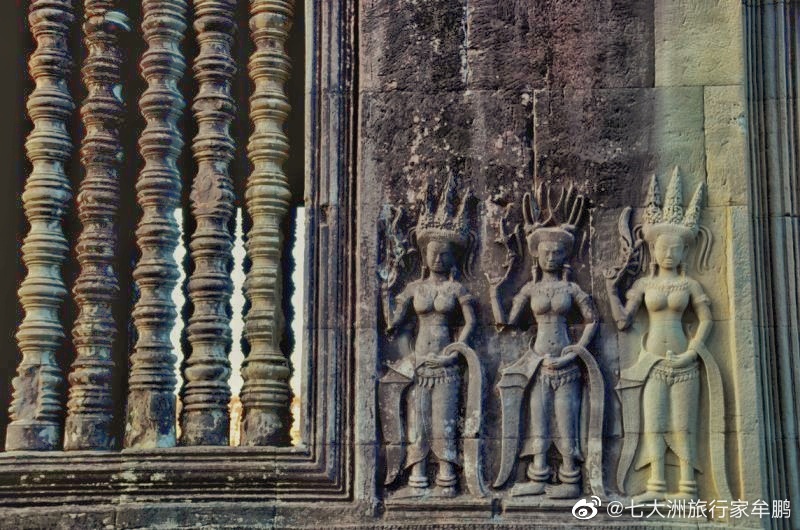 吴哥窟又称吴哥寺，位于柬埔寨西北方。原始的名字是Vrah Vishnulok