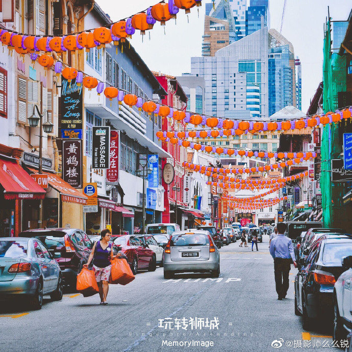 牛车水，新加坡唐人街的意思。牛车水名字的由来是当时没有自来水|牛车水|唐人街|由来_新浪新闻