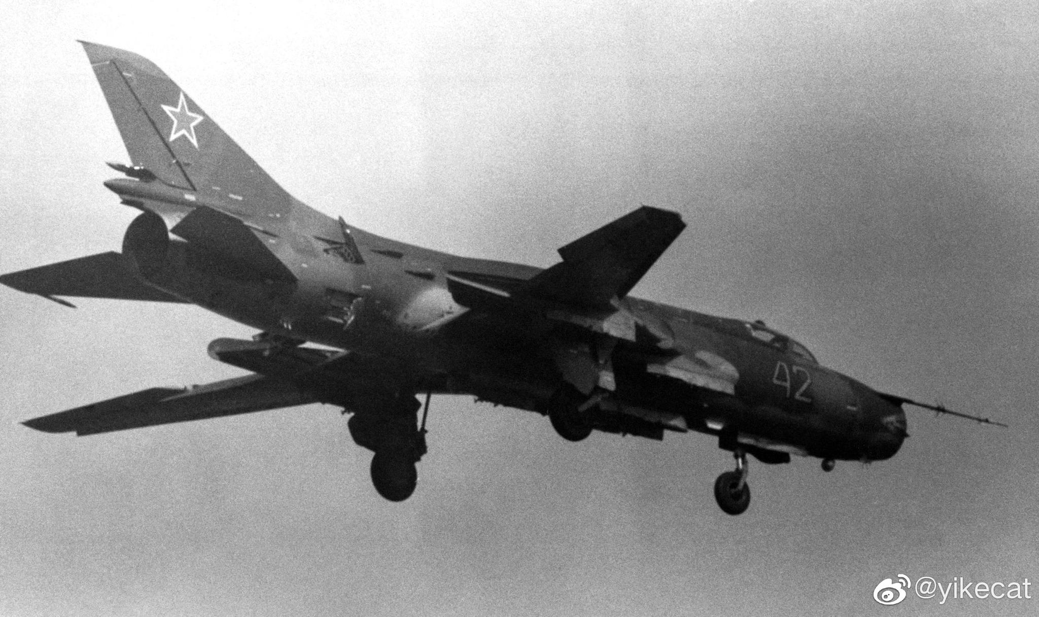 Сухой Су-17M（C-32M）/Sukhoi Su-17M（S-32M）歼击轰炸机|歼击轰炸机|副油箱|角_新浪新闻