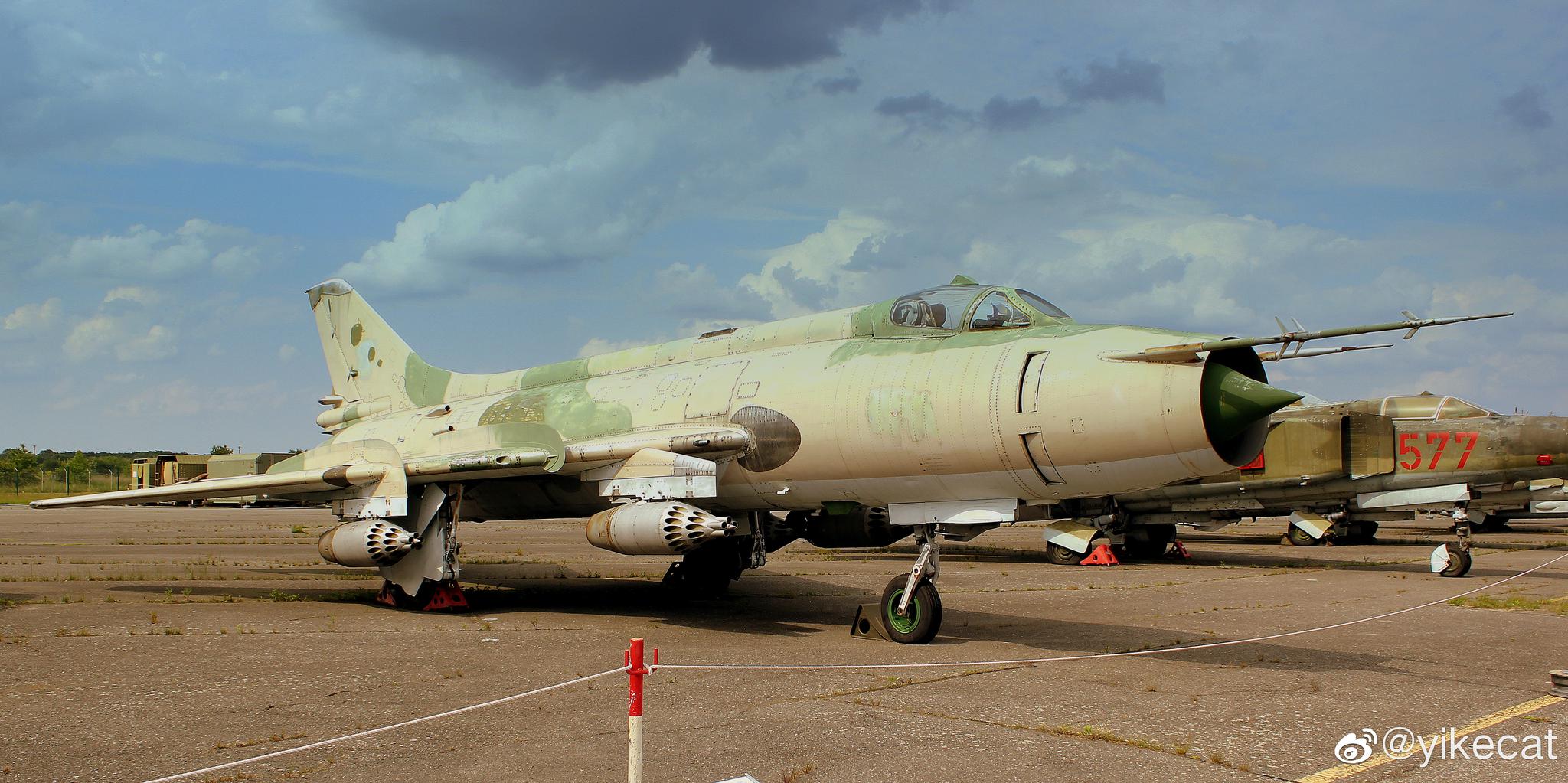 Сухой Су-17M（C-32M）/Sukhoi Su-17M（S-32M）歼击轰炸机|歼击轰炸机|副油箱|角_新浪新闻