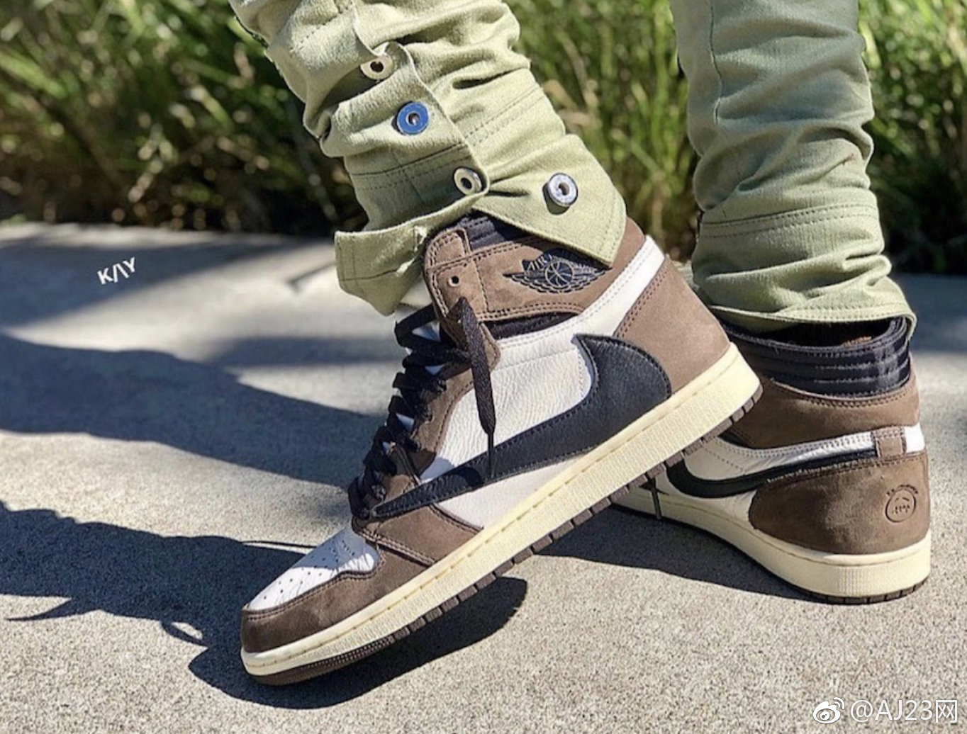 Travis Scott x Air Jordan 1 High OG TS SP 货号: CD4487-100