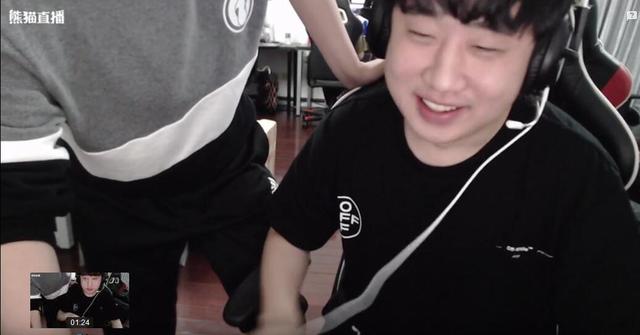 Duke在熊猫直播间狂飙中文，大哥的中文真是越来越好了！|大哥|弹幕|粉丝_新浪新闻
