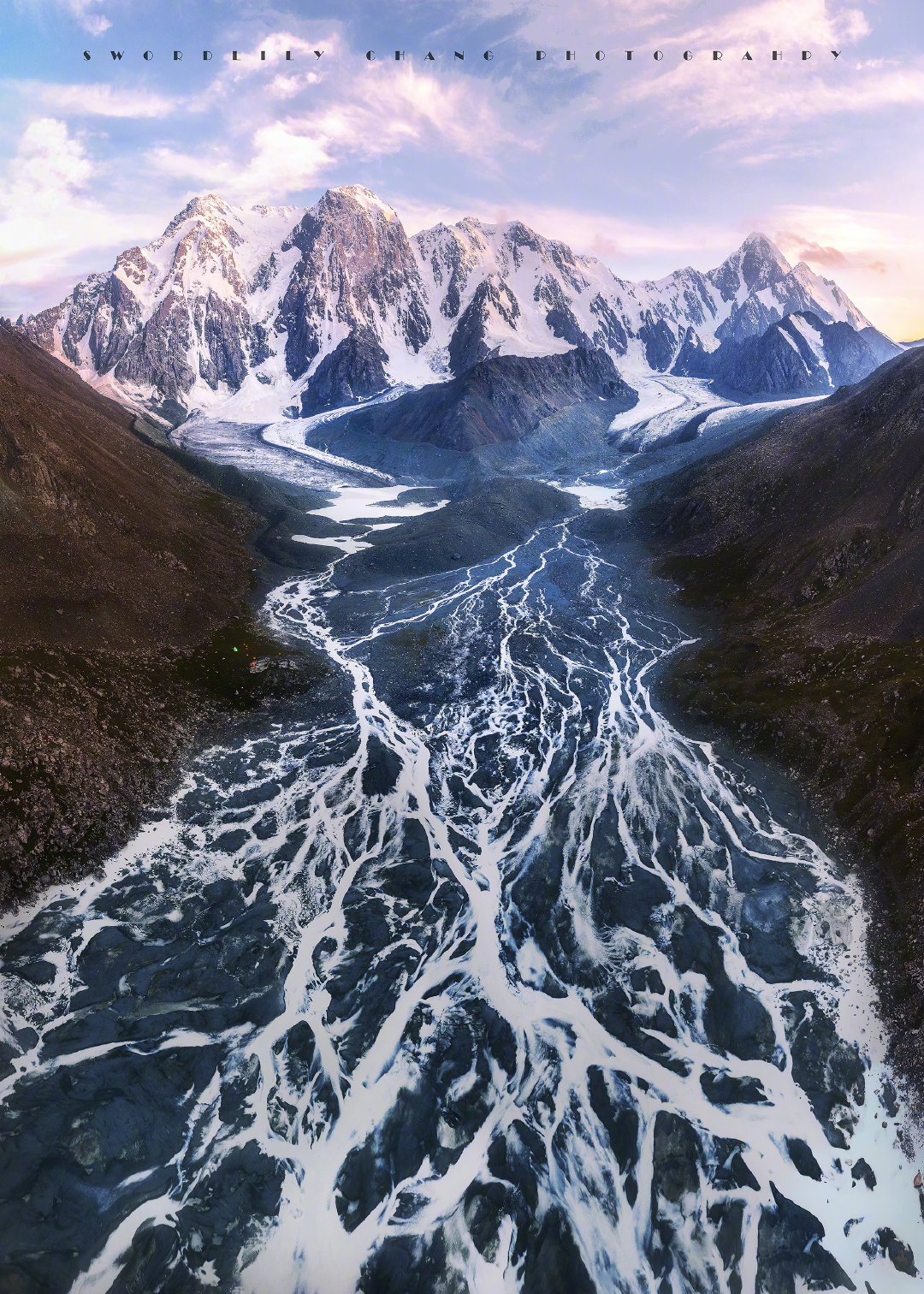 天山主峰博格达峰，“博格达”出自蒙语，意为“神灵”|博格达峰|天山主峰|蒙语_新浪新闻