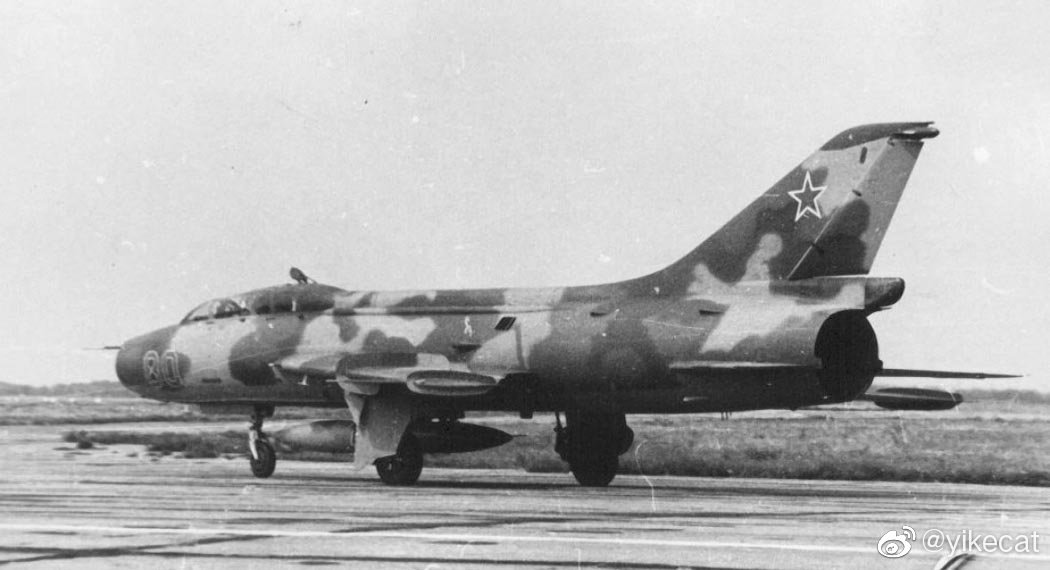 Сухой Су-7У/Su-7U Moujik“农民”战斗教练歼击机|歼击机|教练|战斗_新浪新闻