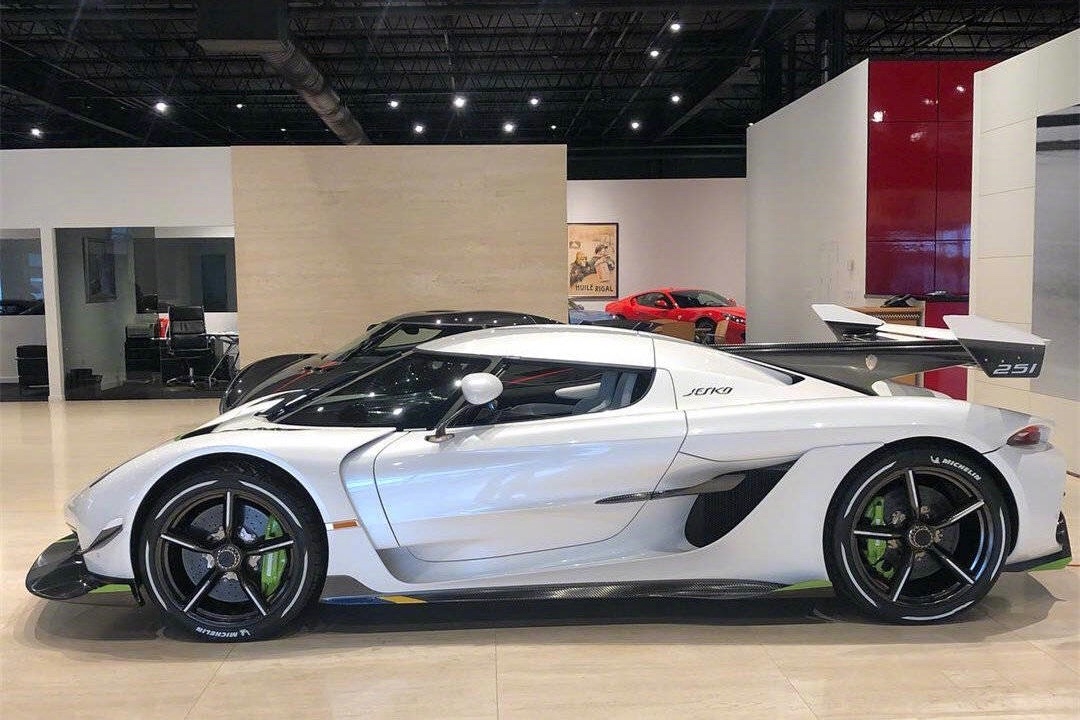 全碳纤维科尼塞克Regera