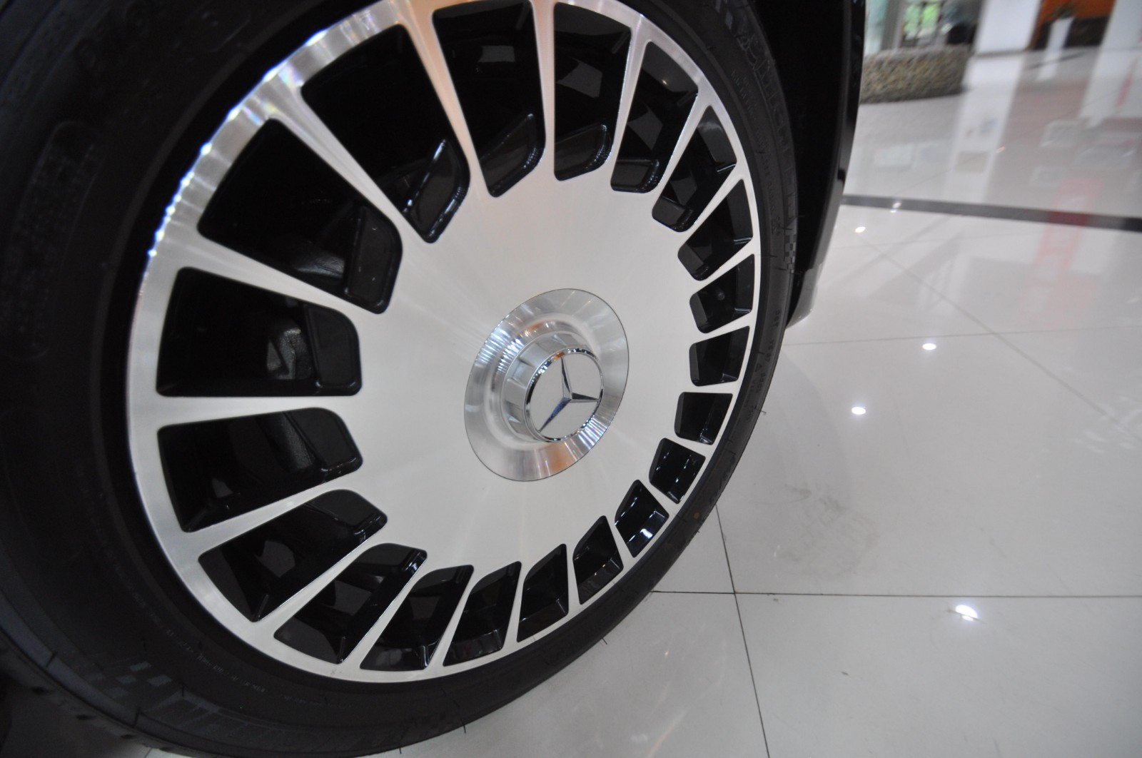 19款奔驰VS680，豪华七座商务车，带您深度体验MPV的奢华与尊贵-新浪汽车