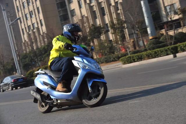 跑完2000公里长途再玩玩特技！感受新大洲本田EX125的全能性！-新浪汽车