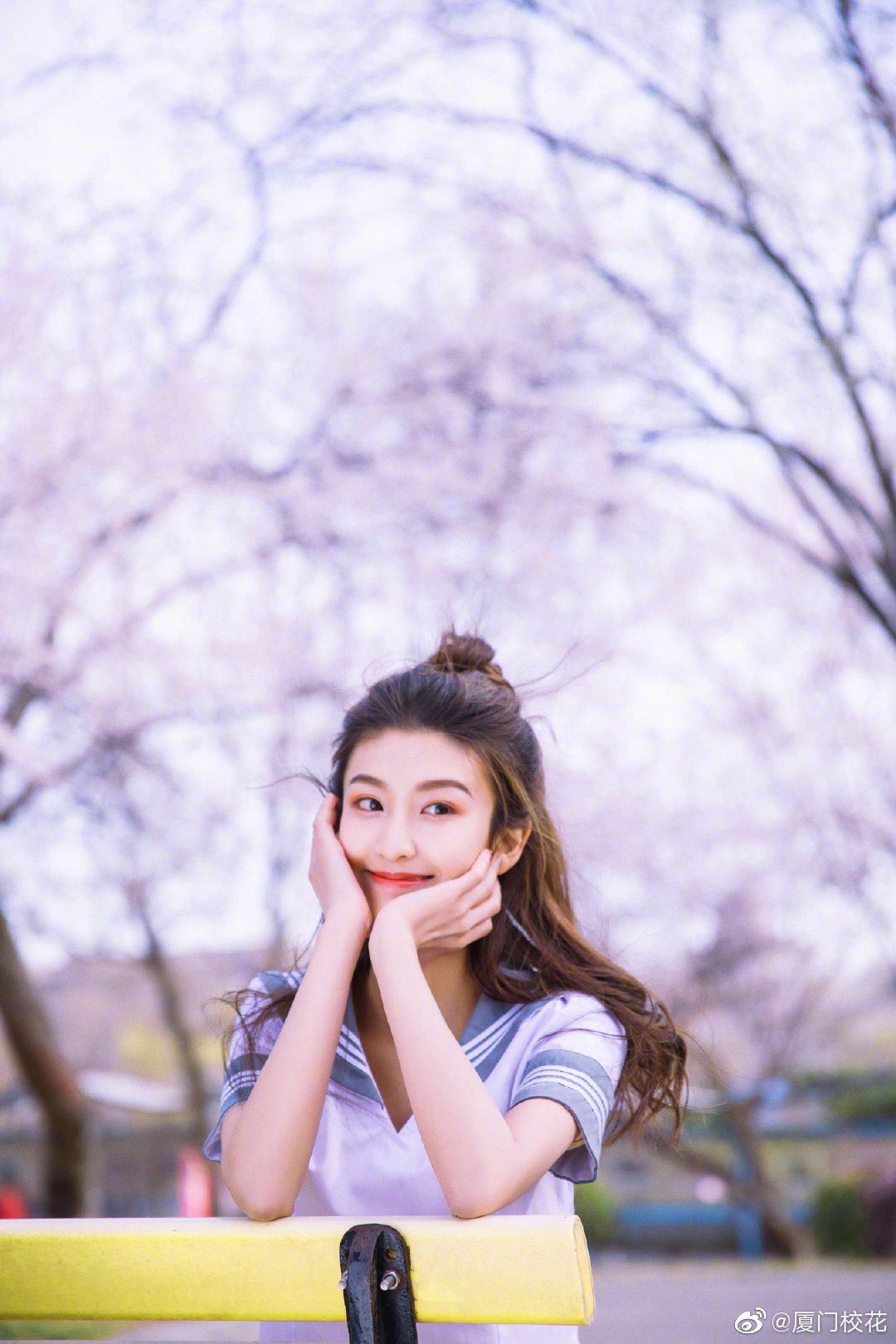 98年，就读于中央戏剧学院， 身高165cm，天秤座，爱好画画