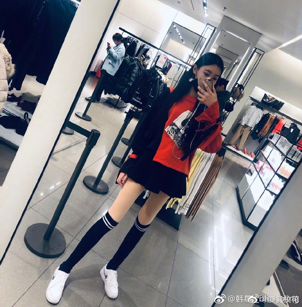 她叫韩星，就读于东华大学2019级服装表演专业，身高182cm，双子座|韩星|东华大学|双子座_新浪新闻