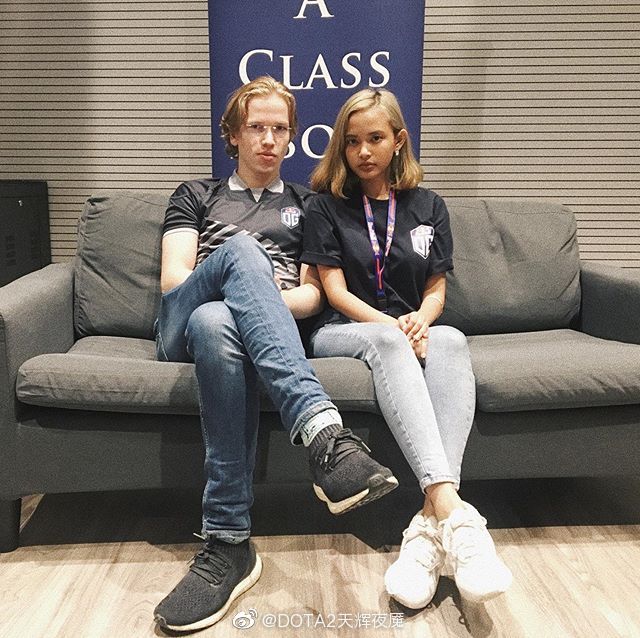 Topson他终于脱单啦！女友名叫 mawar remy