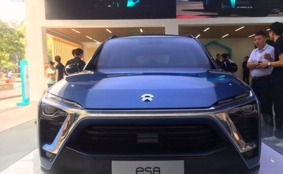 价值56万的蔚来ES8，车标和雪铁龙撞了，车主内心风起云涌-新浪汽车