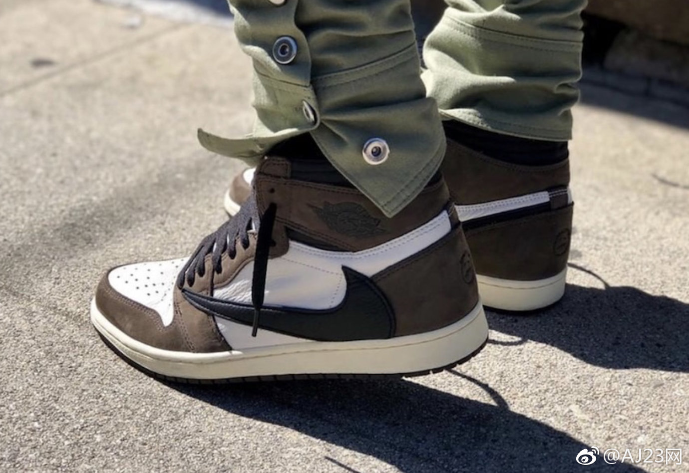 Travis Scott x Air Jordan 1 High OG TS SP 货号: CD4487-100