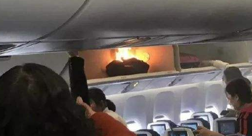 航班飞行途中充电宝爆炸起火,烟雾满舱引发恐慌，起火原因待查！__财经头条