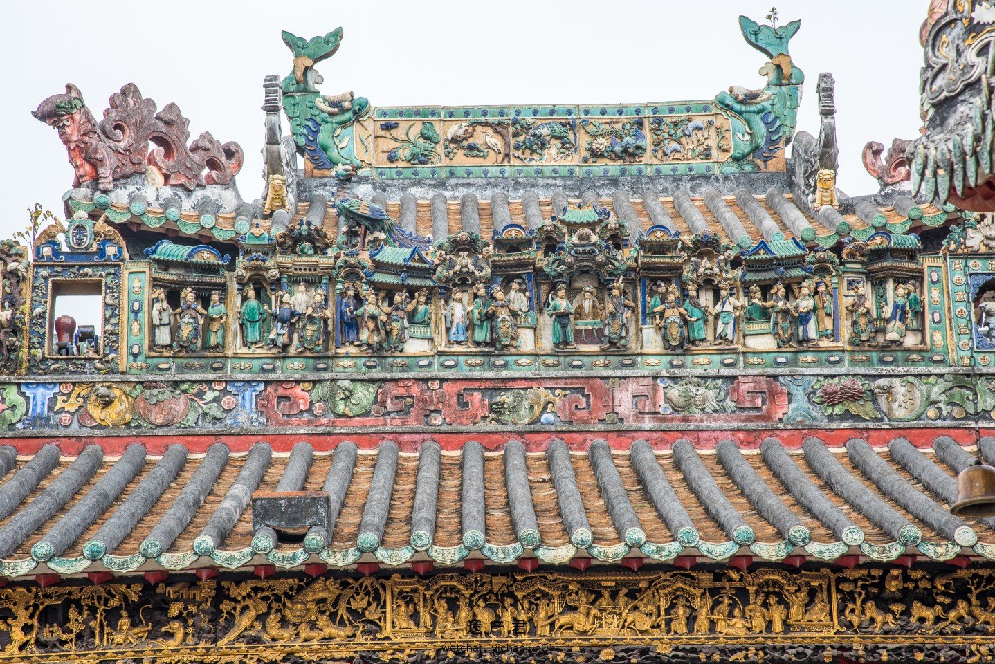 佛山祖庙，热闹的屋脊和各种人物|佛山祖庙|屋脊|砖雕_新浪新闻