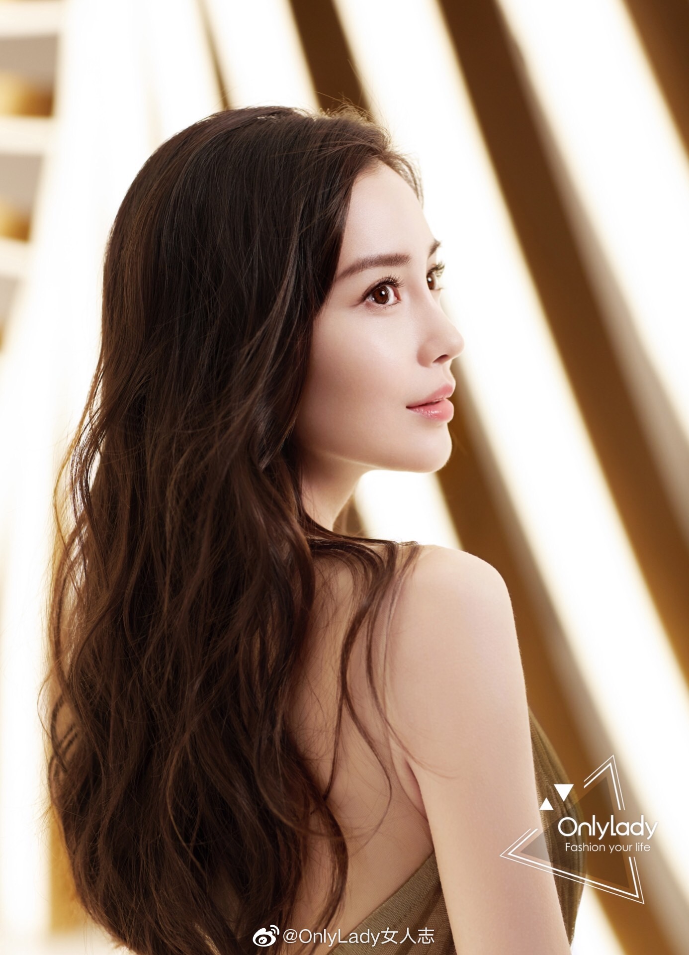@angelababy 最新广告花絮图曝光，身着华丽复古礼裙的Baby|风琴|复古|后援会_新浪新闻