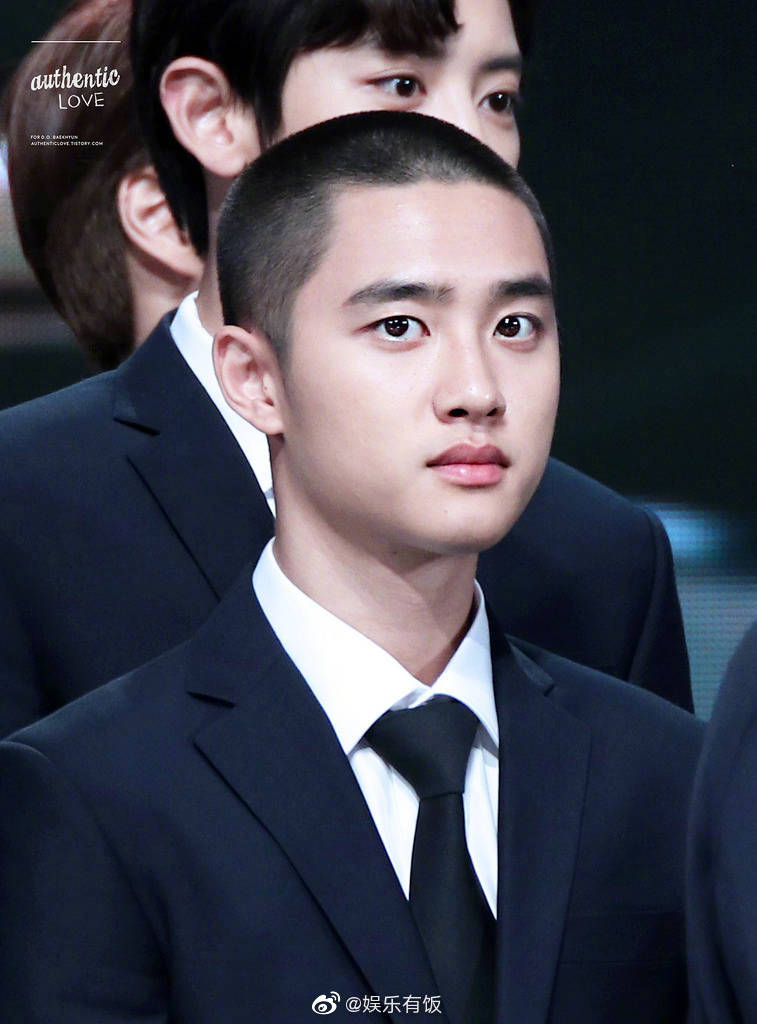 韩国人气组合EXO成员D.O.（都暻秀）将于7月1日陆军现役入伍_新浪新闻