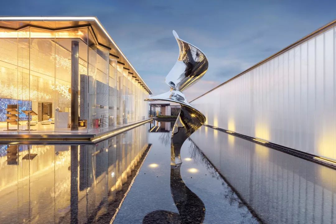 洋江路上，两层楼高玻璃盒子“漂”在水上！网红示范区亮相！