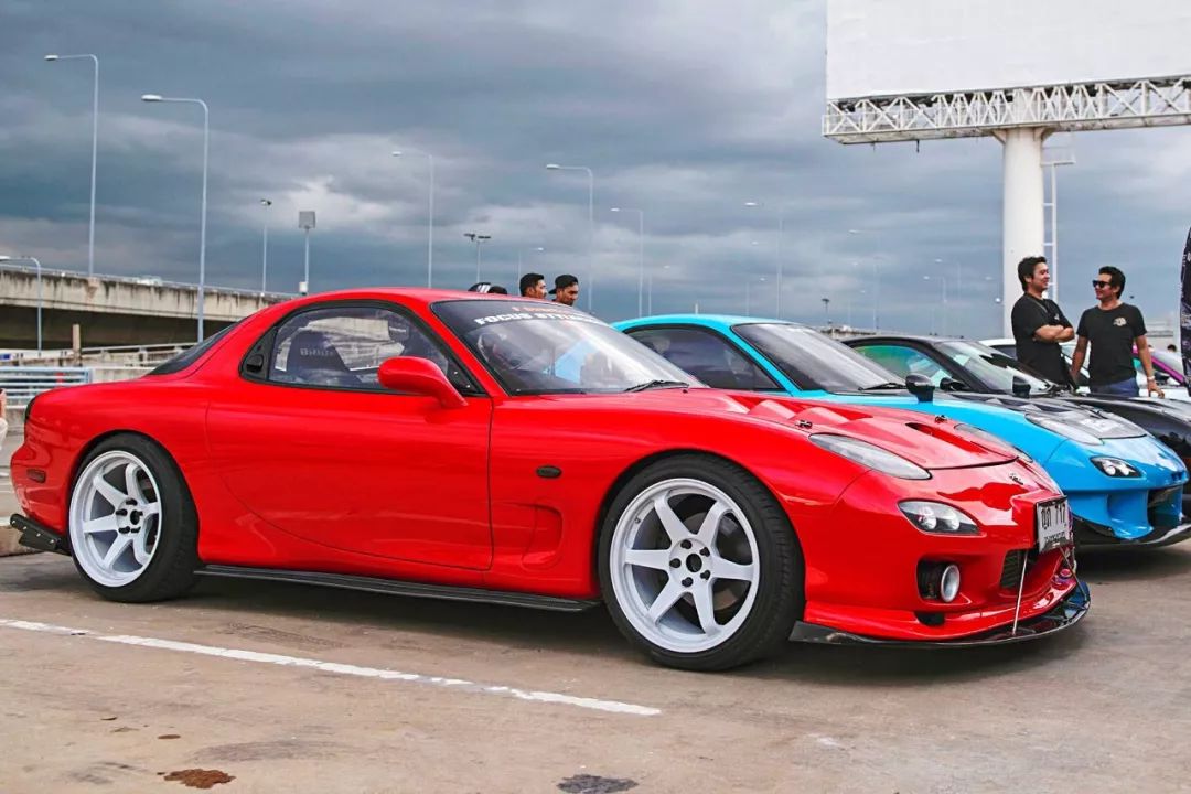 RX-7 vs GT-R，泰国汽车沙龙外场的“竞争”-新浪汽车