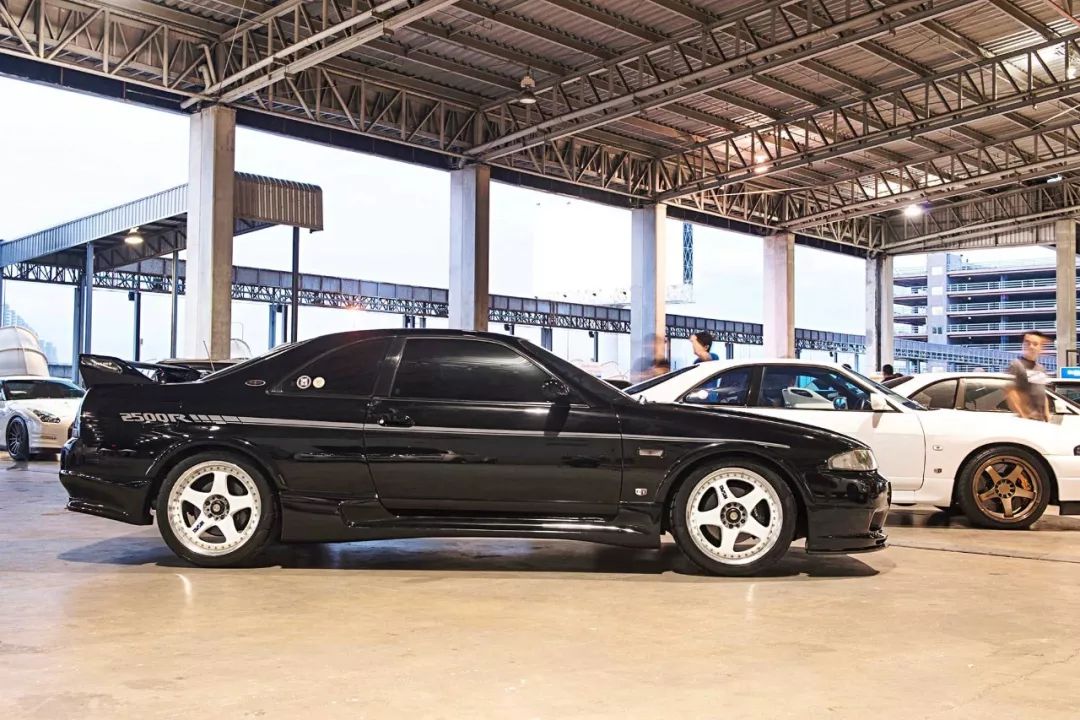 RX-7 vs GT-R，泰国汽车沙龙外场的“竞争”-新浪汽车