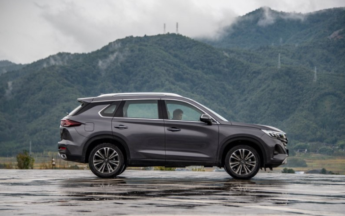 上市31天总销量达6422台！新传祺GS5能否成为一匹黑马？拭目以待-新浪汽车