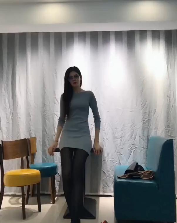 身高177公分的网红美女，穿出一米九的形象|身高|公分|小姐姐_新浪新闻