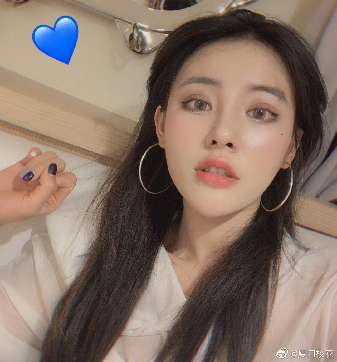 她叫琪琪，97年，就读于厦门软件学院，身高175cm，射手座|厦门软件学院|琪琪|射手座_新浪新闻