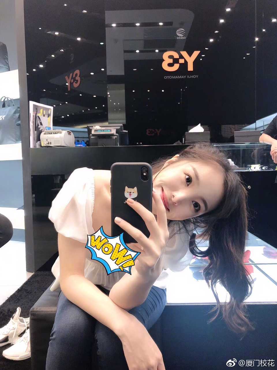 她叫孟雪，96年，毕业于厦门大学，身高172cm，目前在国外读研