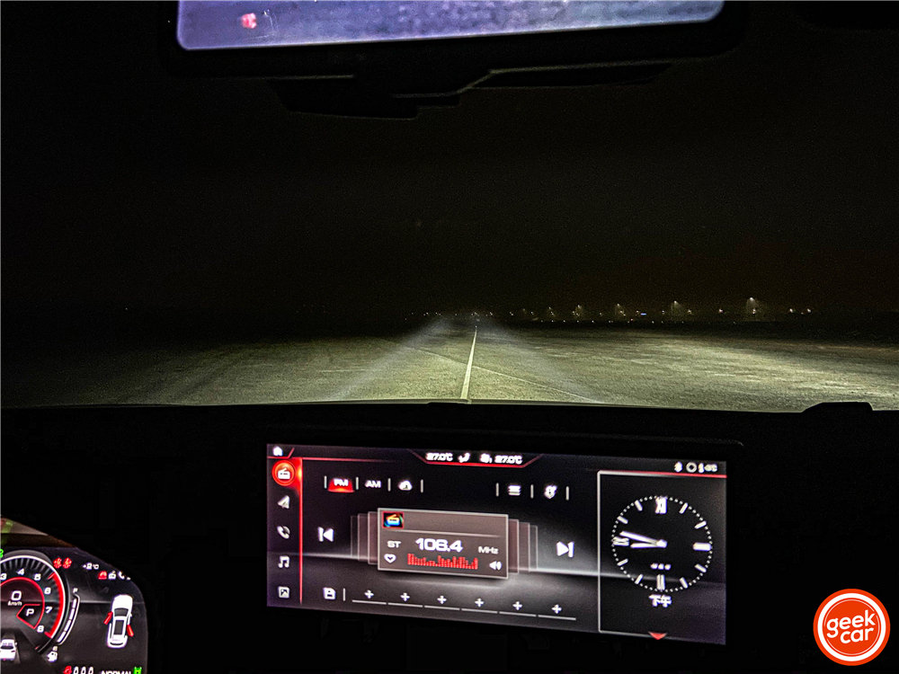 WEY VV6 的这款大灯，除了照明，居然还能投射出斑马线！-新浪汽车