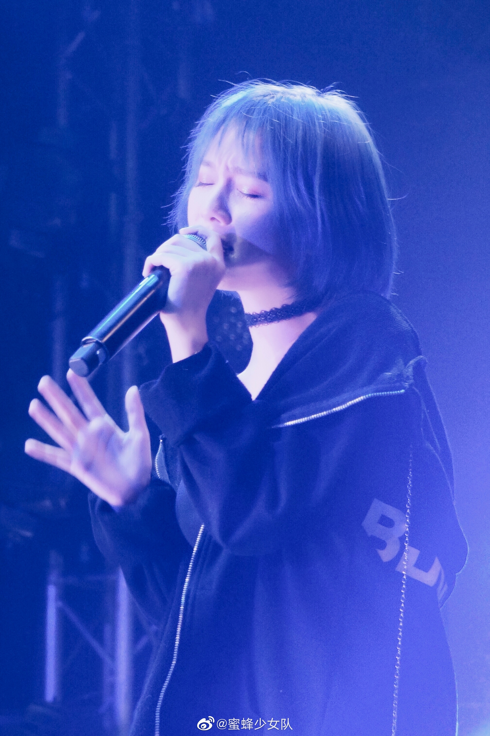 灯光急速切换，颠覆感官体验，@Loger_陈乐一 实力VOCAL，燃炸全场|陈乐|感官|灯光_新浪新闻