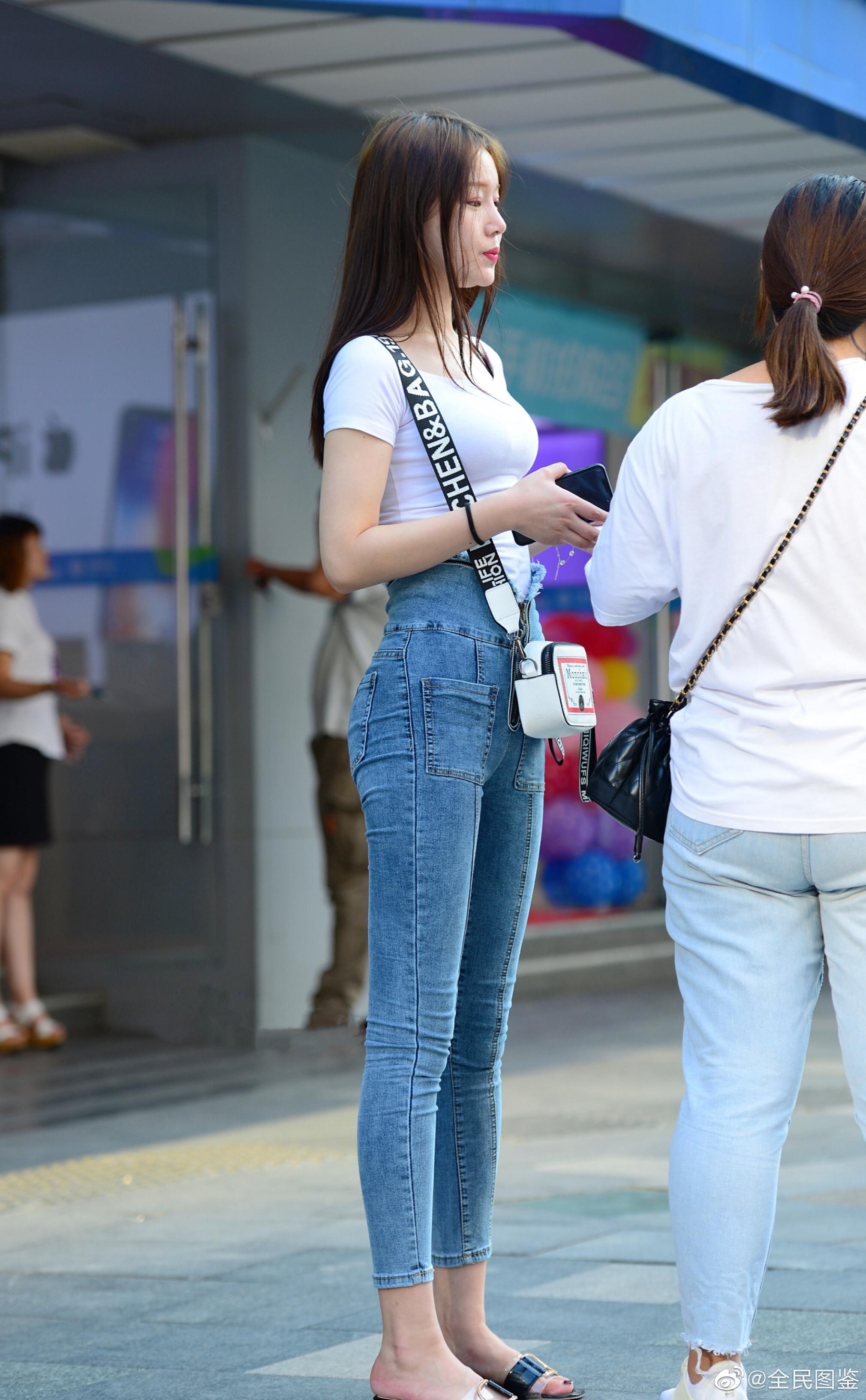 突然爱上牛仔裤 关注我,看更多美女校花!