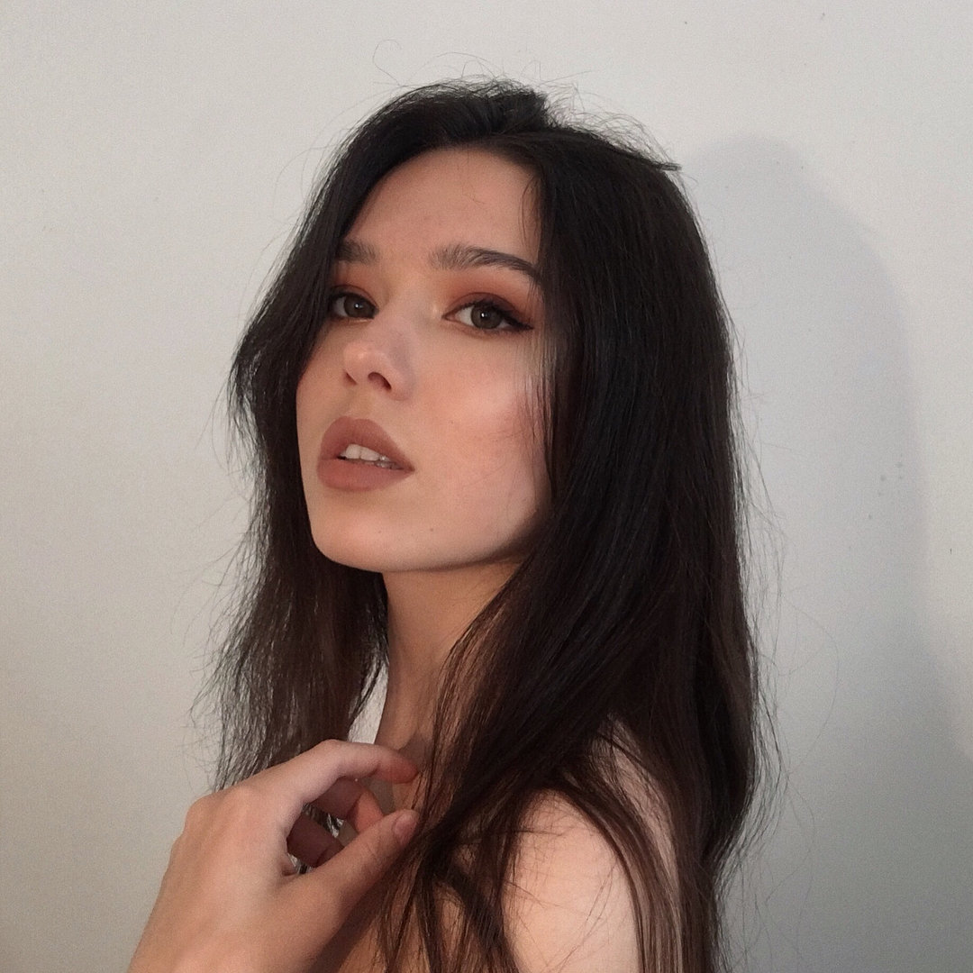 Martyna Balsam 性感的长发女孩