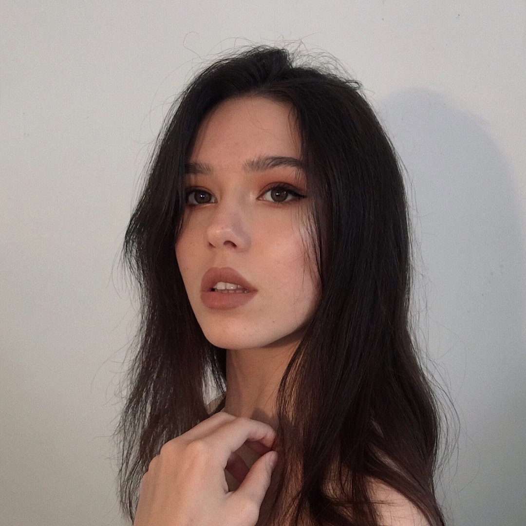 Martyna Balsam 性感的长发女孩