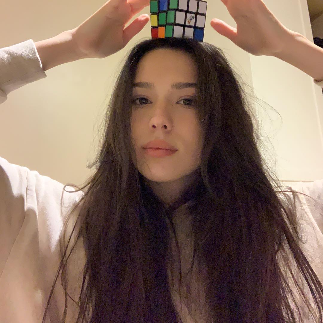 Martyna Balsam 性感的长发女孩