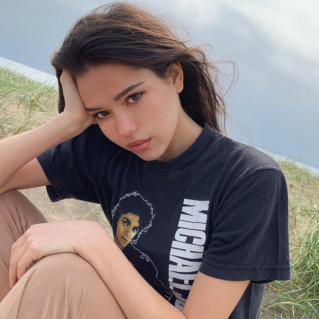 Martyna Balsam 性感的长发女孩