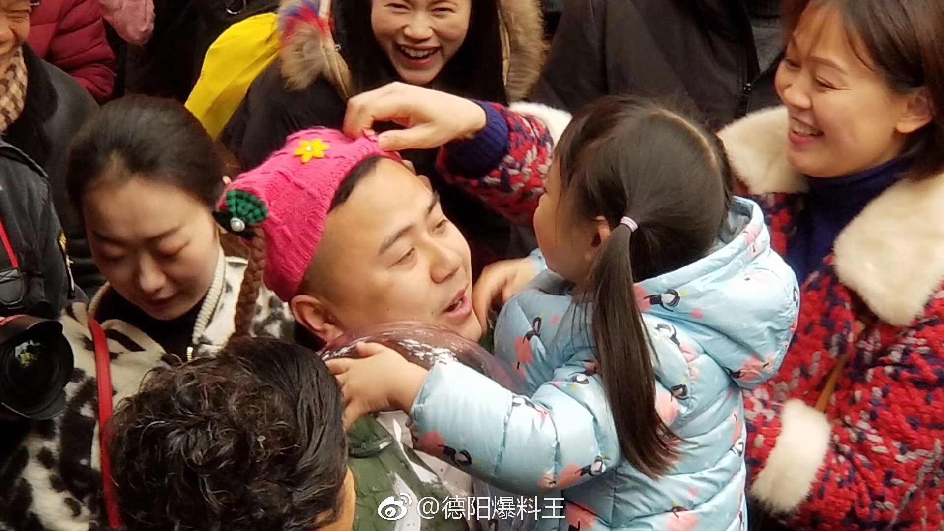 正月十六拉保保，广汉今天好多人“喜当爹”“喜当妈”