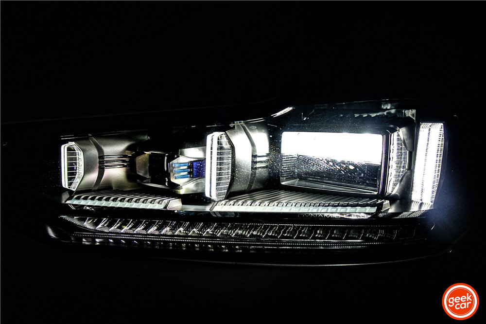 WEY VV6 的这款大灯，除了照明，居然还能投射出斑马线！-新浪汽车