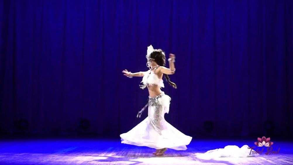 乌克兰舞者Kira Lebedeva(艺名 Habibi Lal) 2019年部落风之魂舞蹈节|天鹅公主_新浪新闻