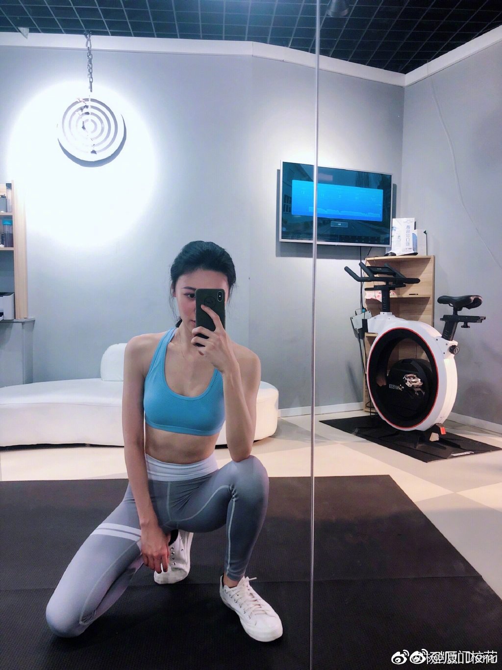 她叫杨凯如，95年，就读于上海戏剧学院，身高168cm，来自台湾