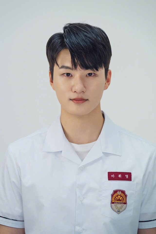 主演JTBC《18岁的瞬间》公开三人校服证件照~~7月22日首播