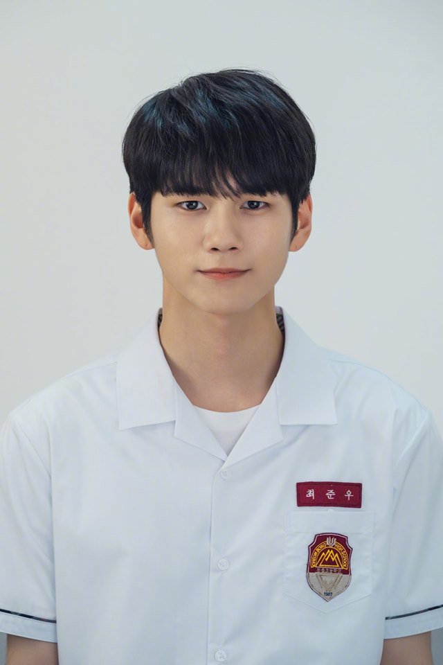 主演JTBC《18岁的瞬间》公开三人校服证件照~~7月22日首播