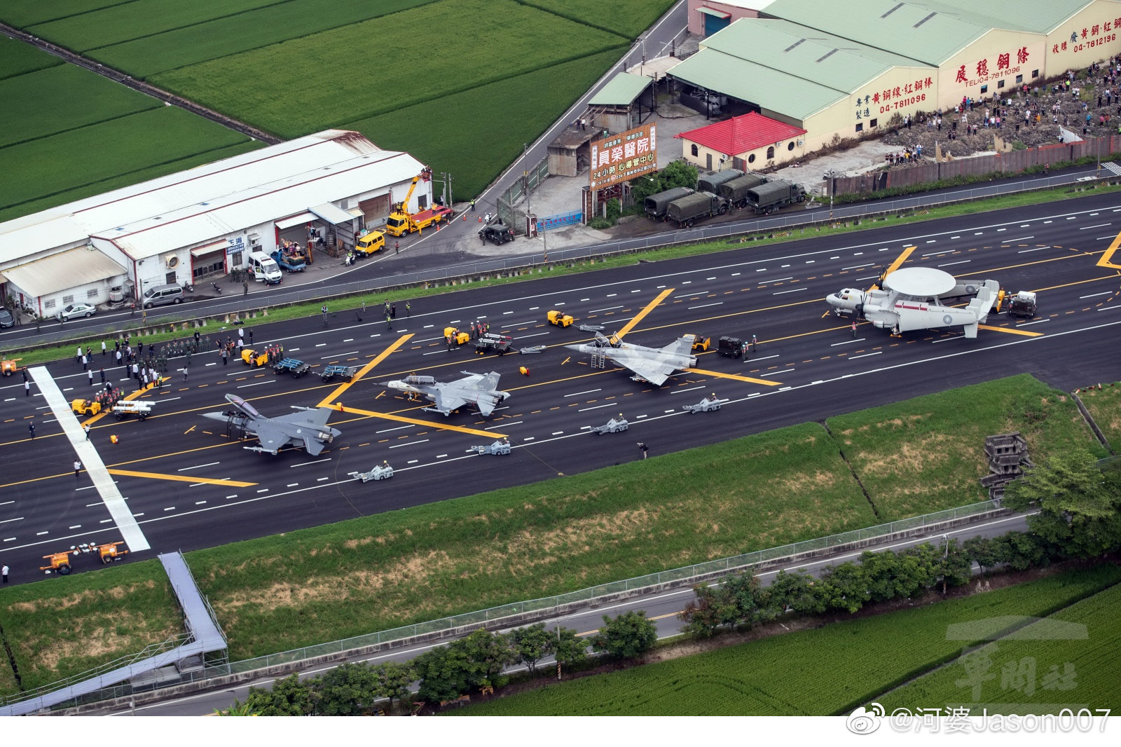 台军幻影2000、F-16V、IDF战斗机及E-2K预警机今天早上在彰化战备跑道|彰化|台军|预警机_新浪新闻