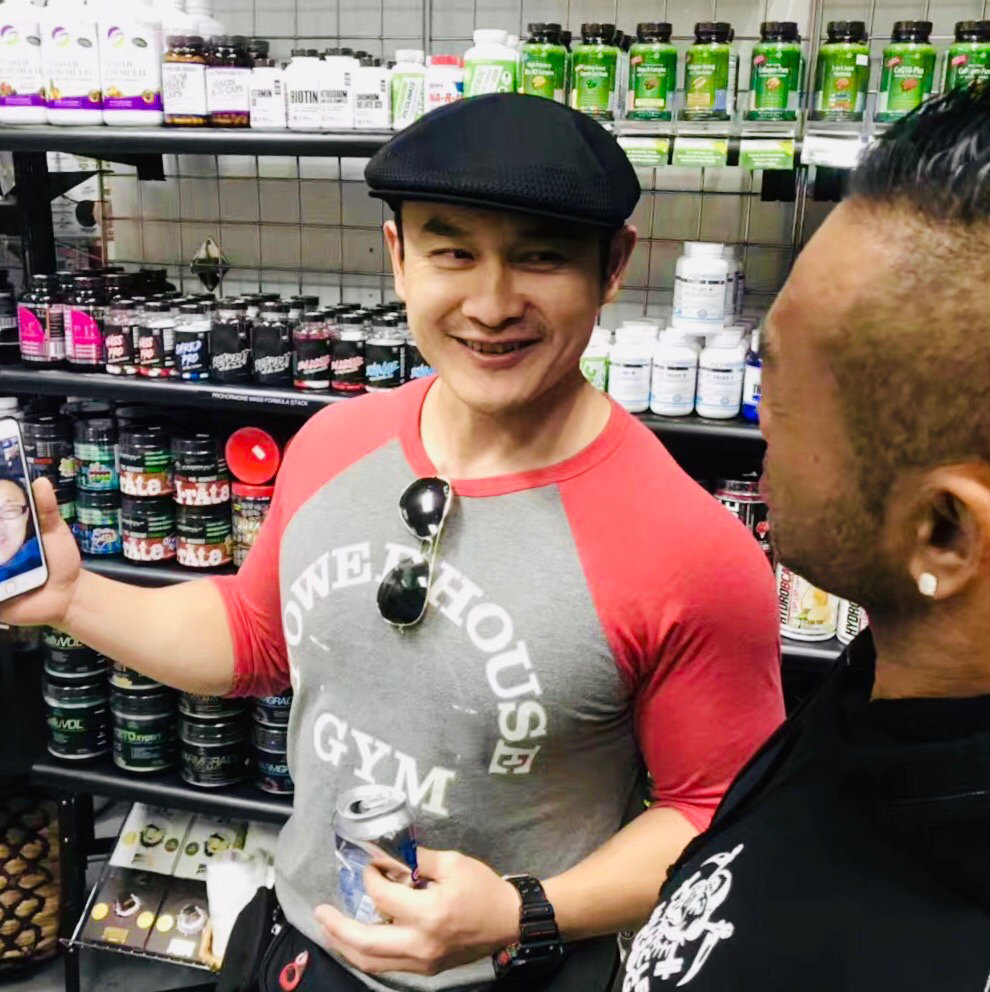 山岸秀匡和艾瑞斯的健身Pro Shop 好兄弟张奕|山岸秀匡|奥赛|张奕_新浪新闻