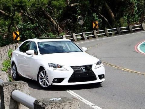 点评一下当年取代IS 250的雷克萨斯IS 200t动力表现是否合格-新浪汽车