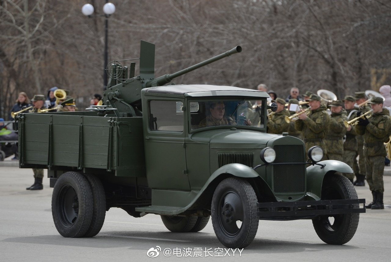 乌拉尔矿业和冶金公司（UMMC）军事装备博物馆收藏的坦克都被拉出来了|博物馆|乌拉尔|坦克|冶金|矿业_新浪新闻