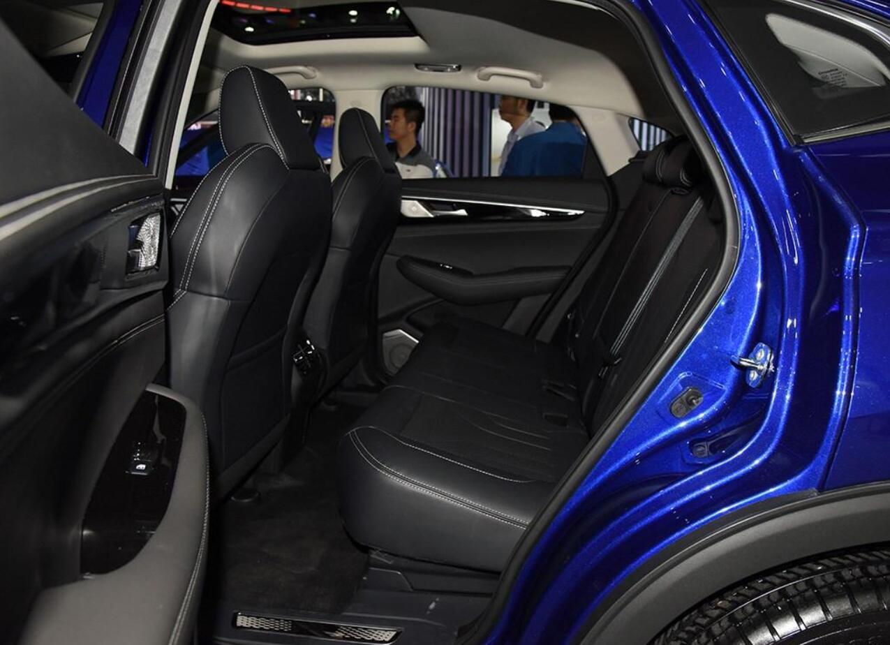 最引人注目的国产SUV，2.0T配爱信8AT，四根排气管特别霸气！-新浪汽车