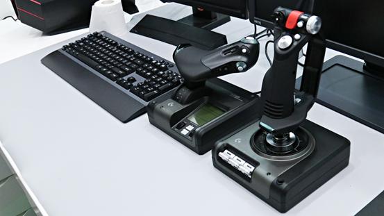 罗技 G X52/X52 PRO/X56 模拟飞行摇杆评测:克敌机先!