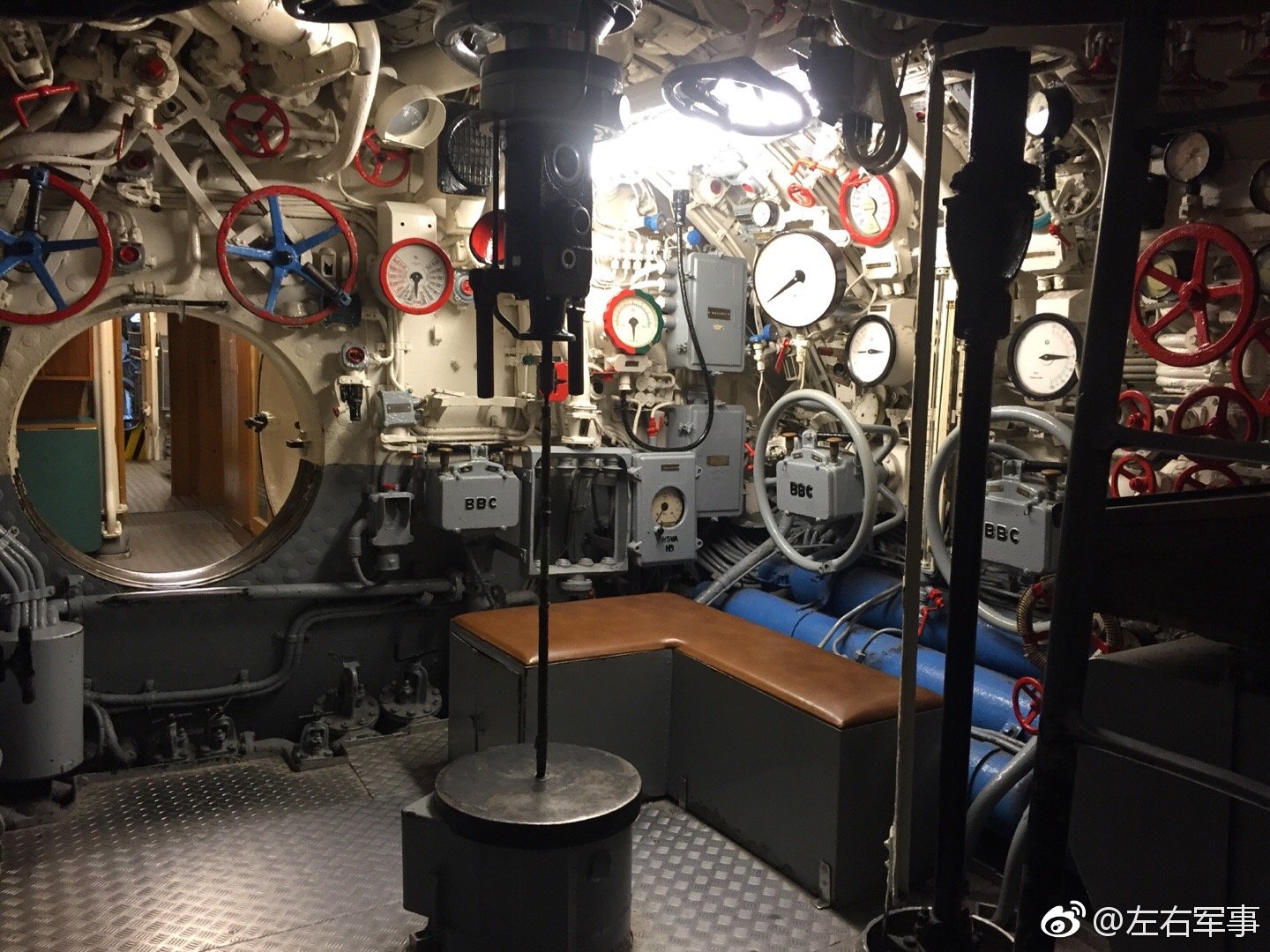 世界仅存的二战德军VIIC型潜艇U995号的内部舱室。|舱室|德军|潜艇_新浪新闻