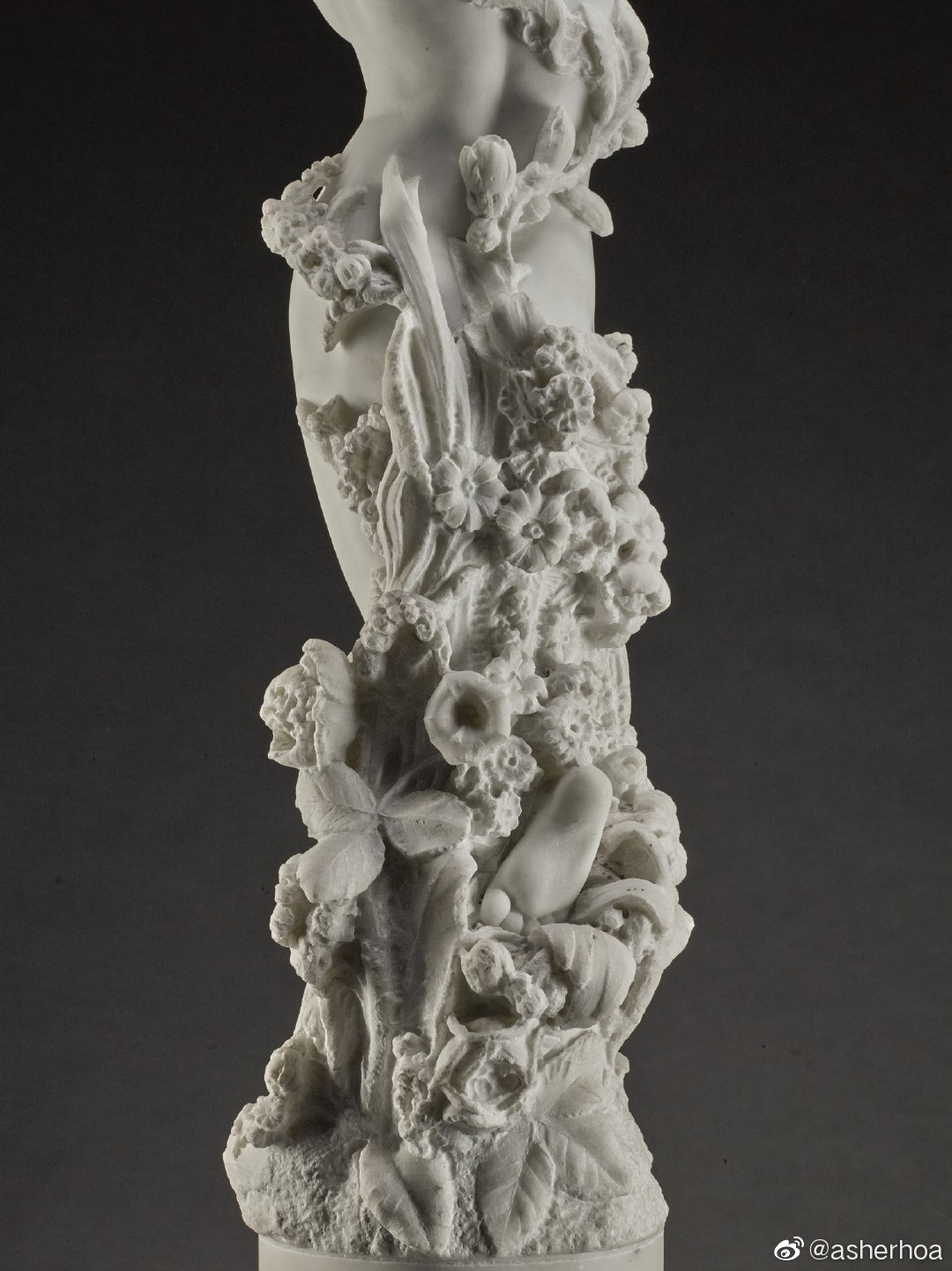 意大利雕塑家RAFFAELLO ROMANELLI（1856-1928）的大理石作品《林地宁